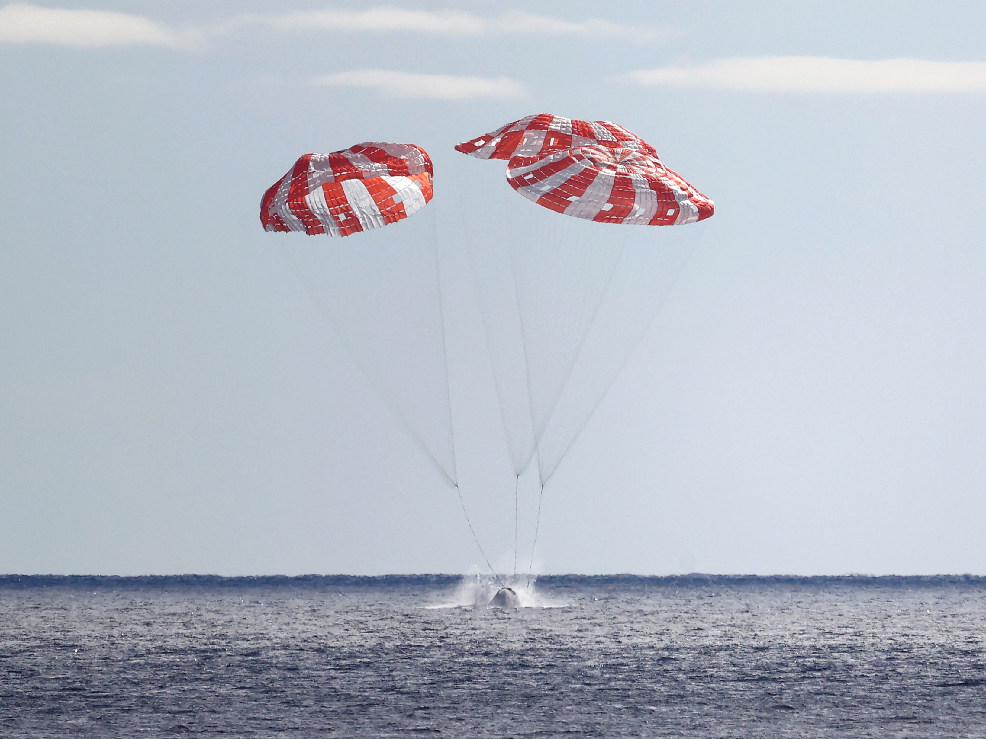 NASAs Orion capsule returns to Earth