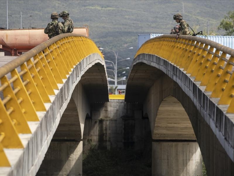 Columbia opens bridge with Venezuela after relations improve