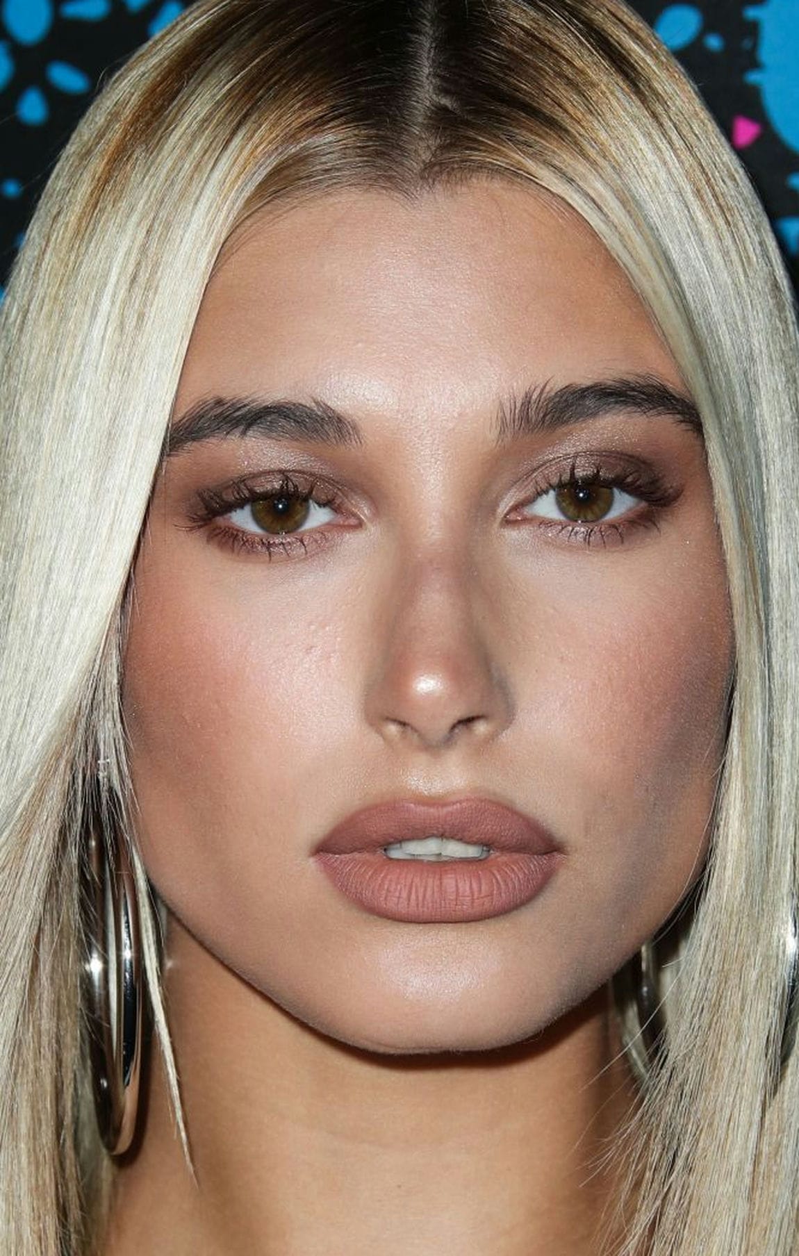 Hailey Biebers Brownie Coated Lips Look Is One more Illustration of ...