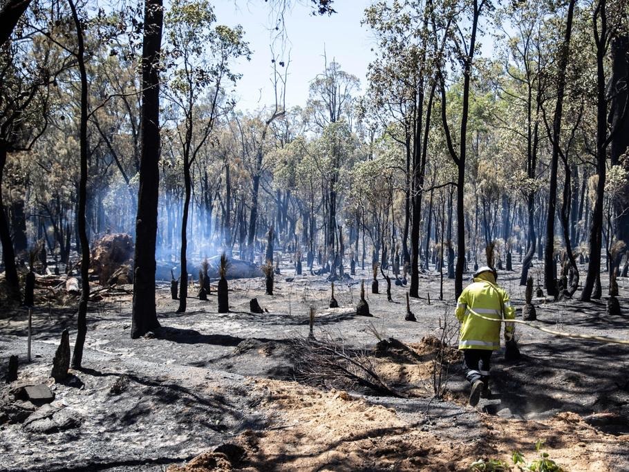 Hot weather puts fireys on alert